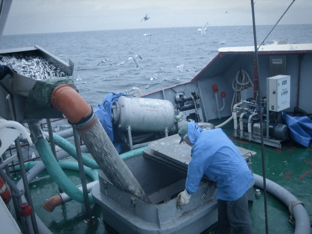 EUSKAN VS500 single tank system for loading and unloading trawler ...